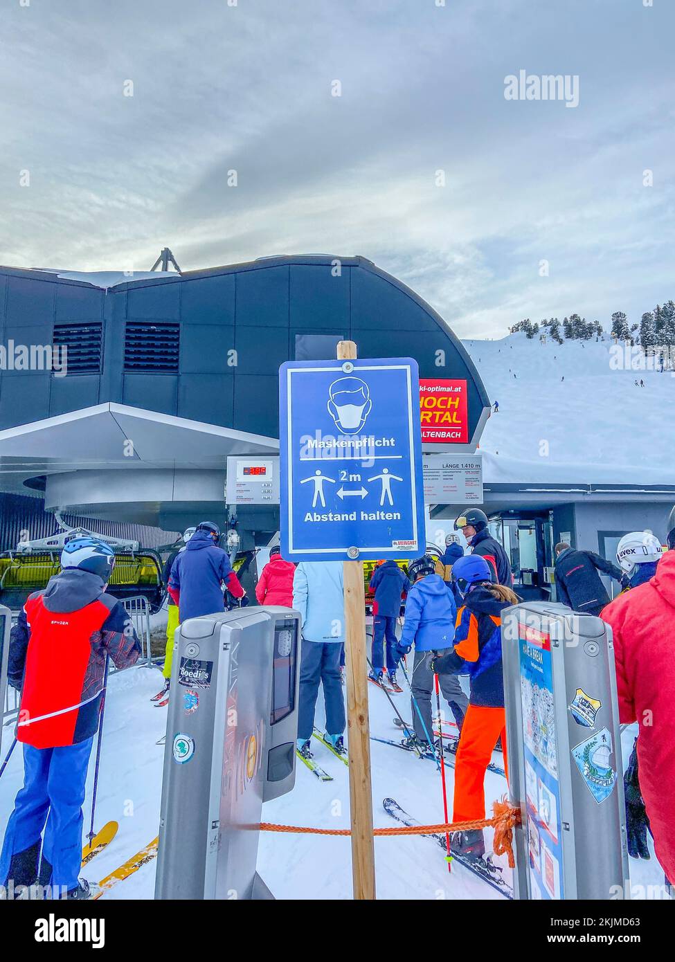 Mandatory mask sign in the Hochzillertal ski area, Tyrol, Austria ...