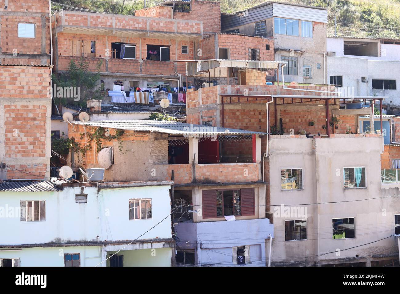 Favela houses hi-res stock photography and images - Alamy