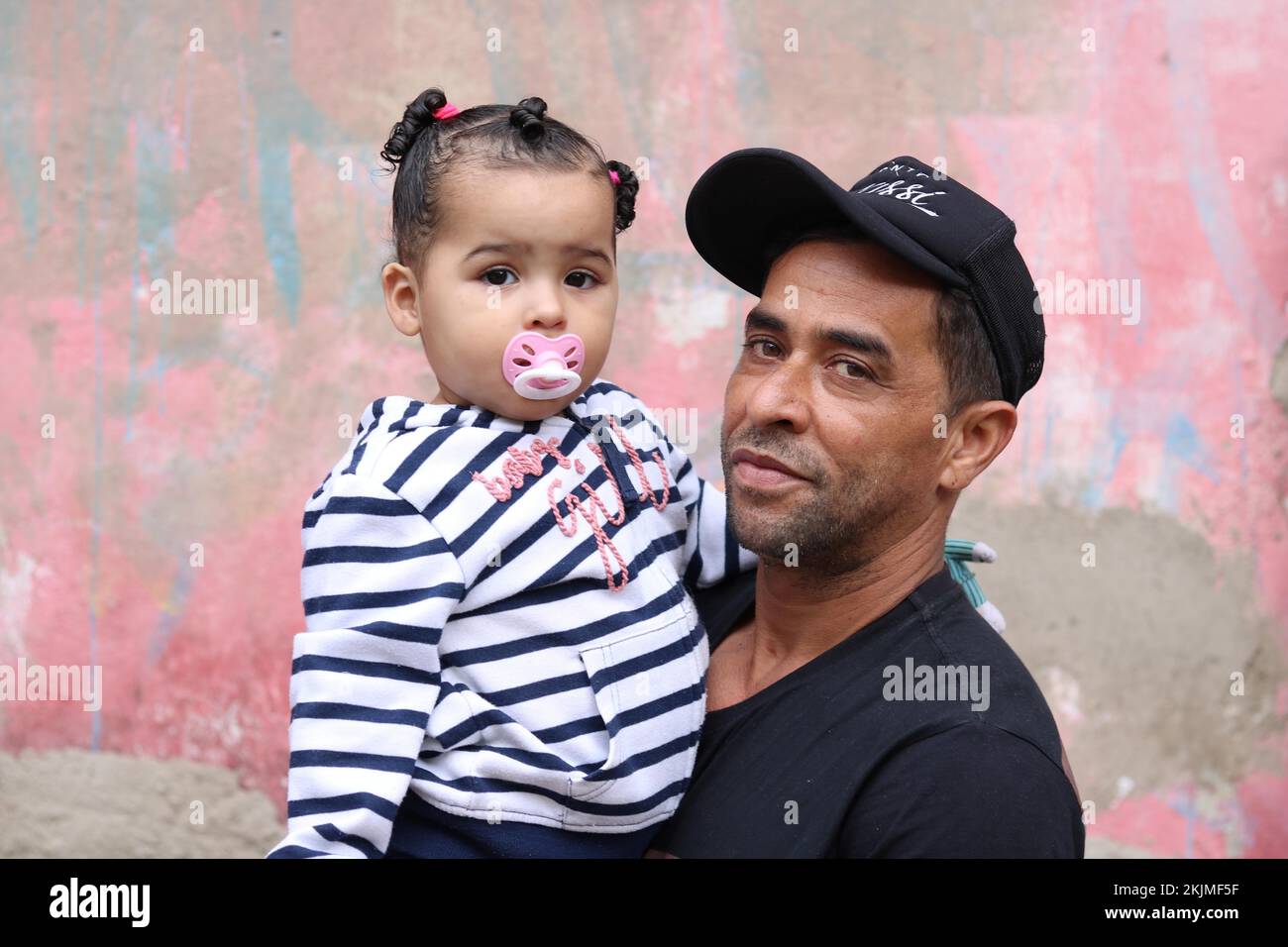 Child in favela hi-res stock photography and images - Alamy