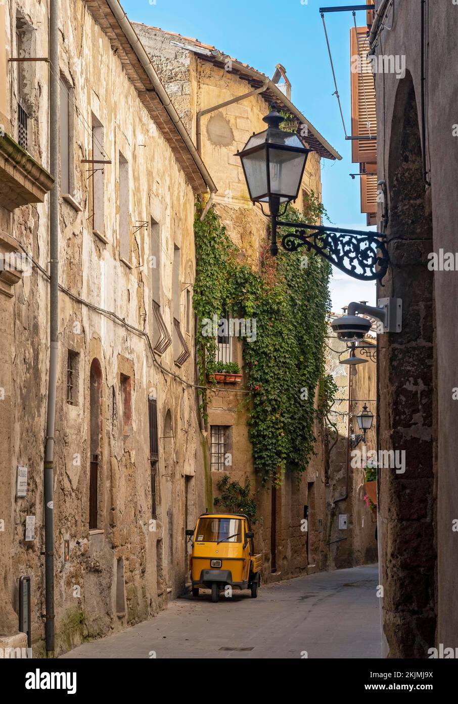 Three-wheeler in the streets of Pitigliano old town, Tuscany, Italy ...
