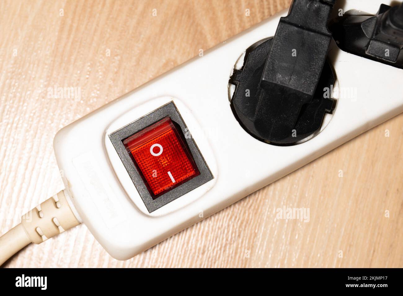 25 November 2022, Hessen, Frankfurt/Main: A plug is inserted into a ...