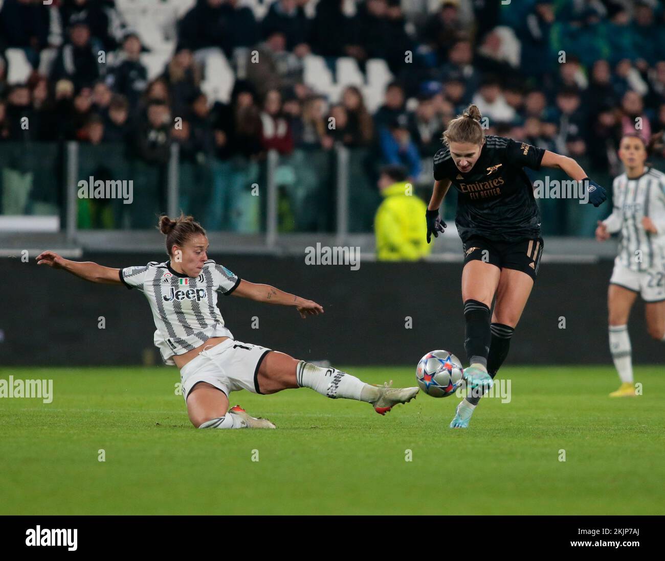 Lisa Boattin of Juventus Women and Vivianne Miedema of Arsenal Women ...