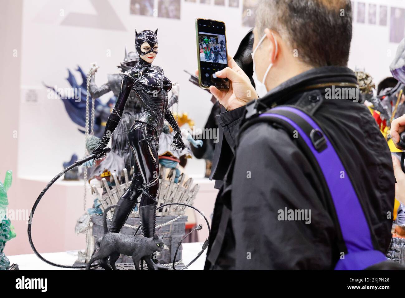Chiba, Japan. 25th Nov, 2022. A visitor takes a photograph of action ...