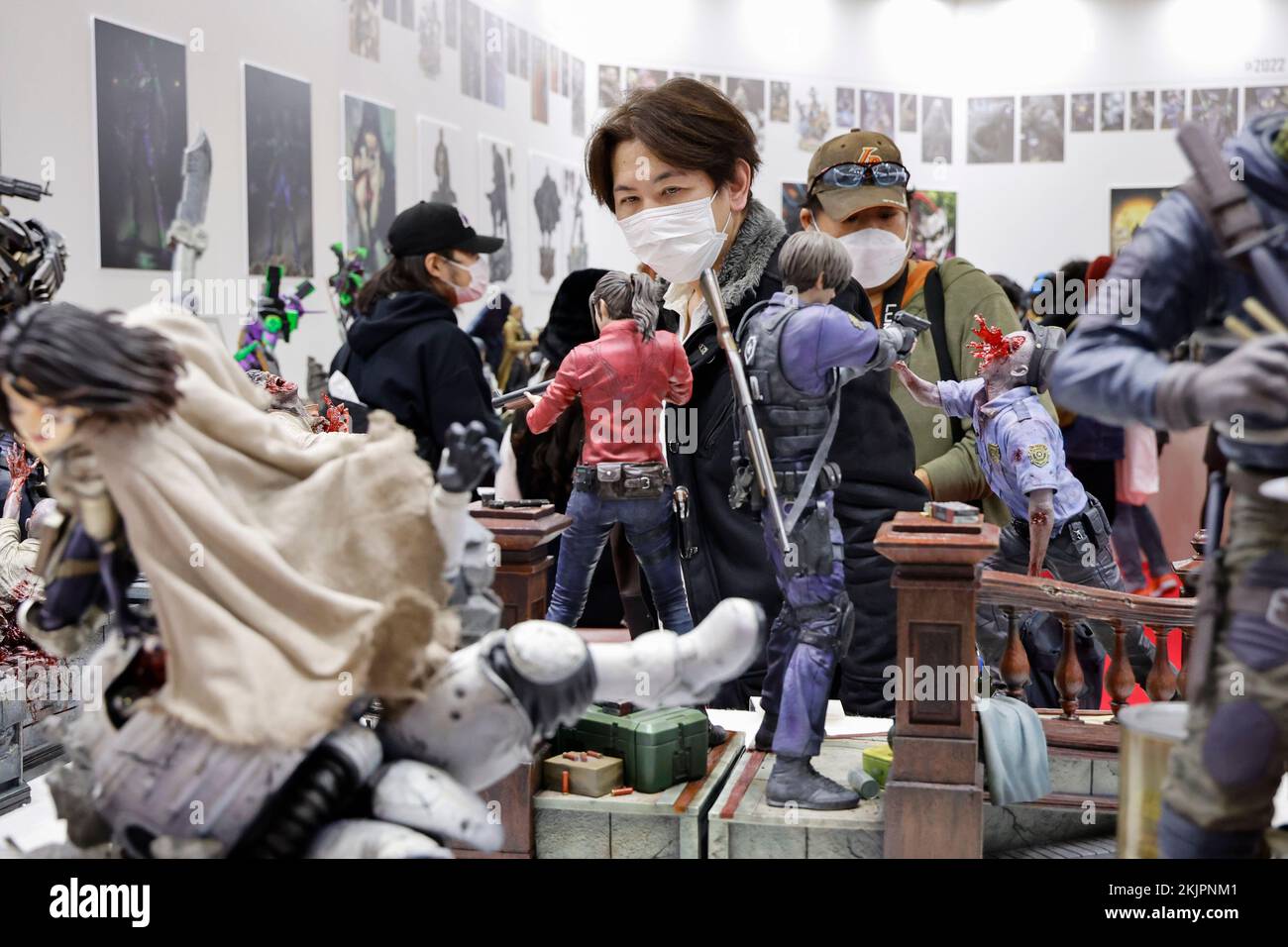 Chiba, Japan. 25th Nov, 2022. Visitors enjoy looking at the action ...