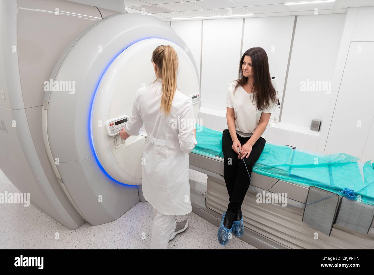 A sophisticated MRI Scanner at hospital Stock Photo - Alamy