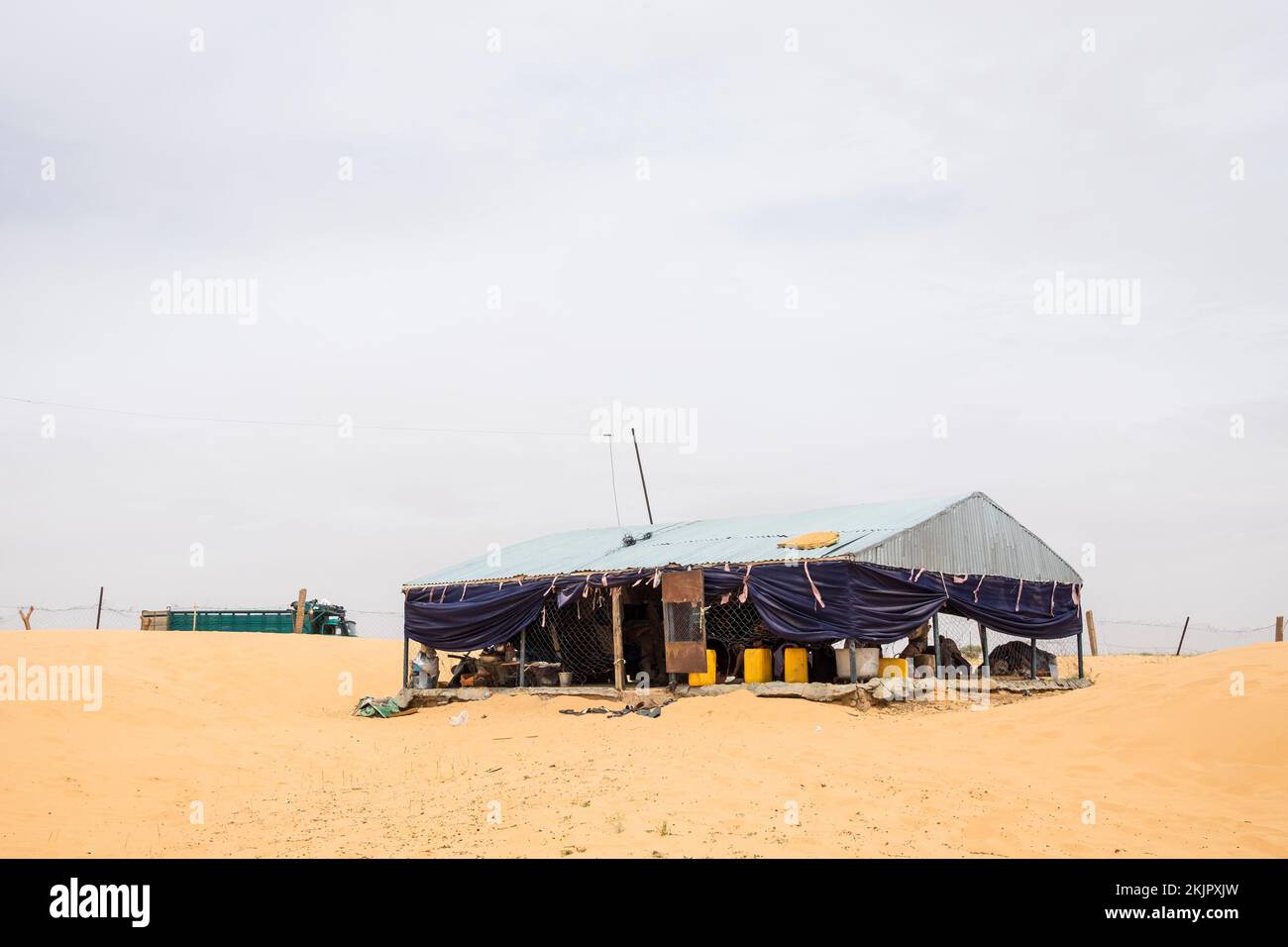 Mauritania, on the trail to Tichitt, nomad camp Stock Photo - Alamy
