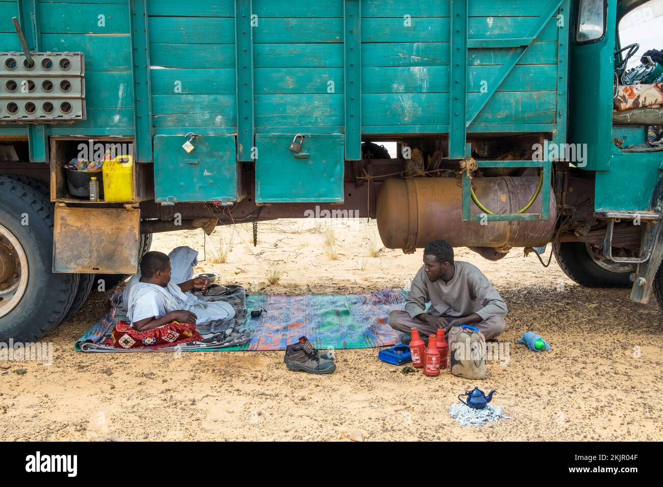 Mauritania, on the trail to Tichitt, desert trucker Stock Photo - Alamy