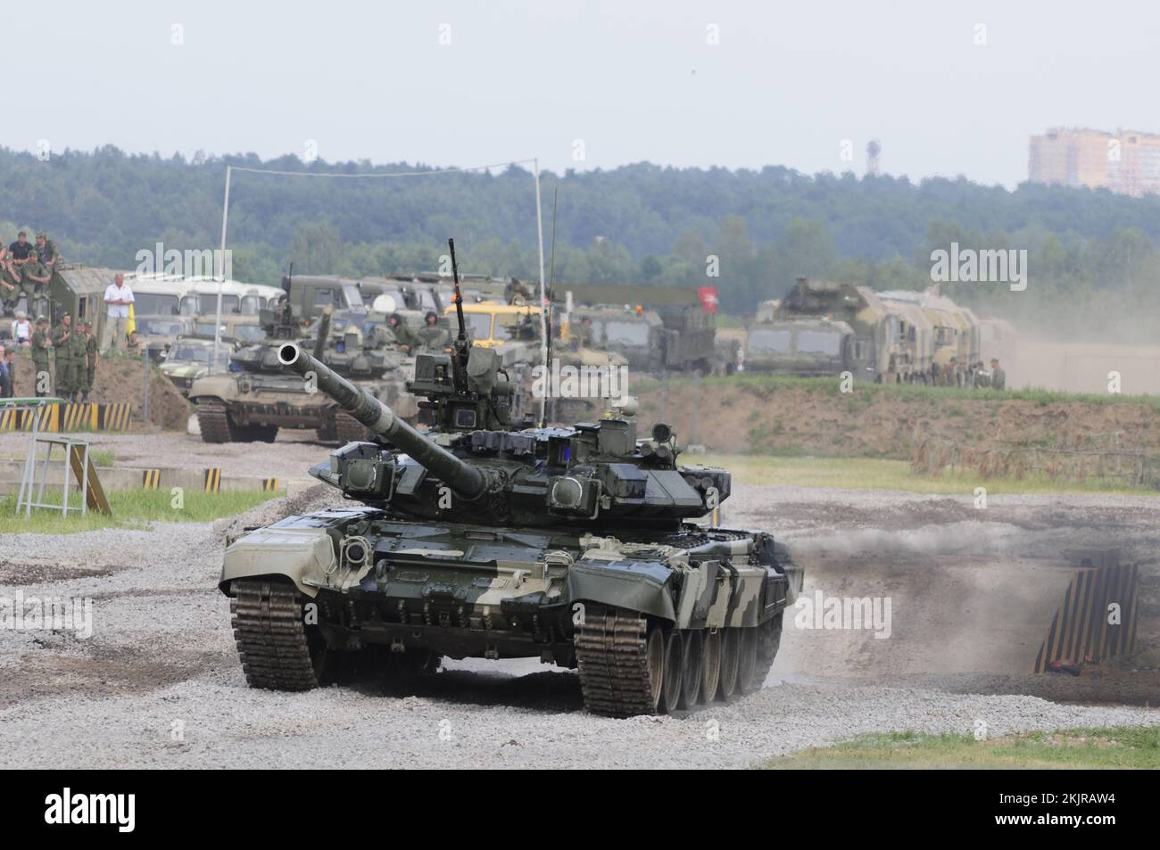 T 90a tank hi-res stock photography and images - Alamy