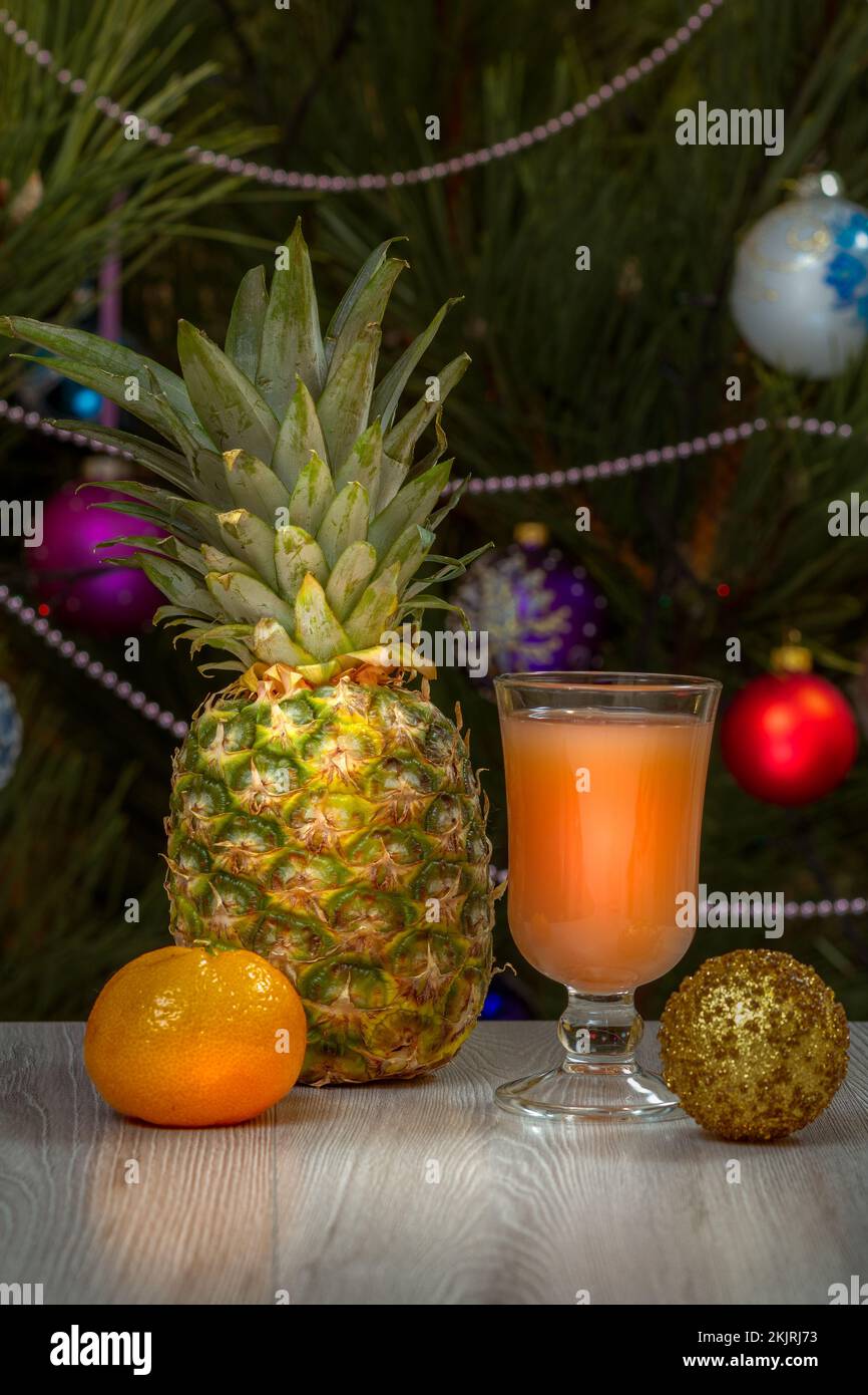 Tropical christmas pineapple hi-res stock photography and images - Alamy