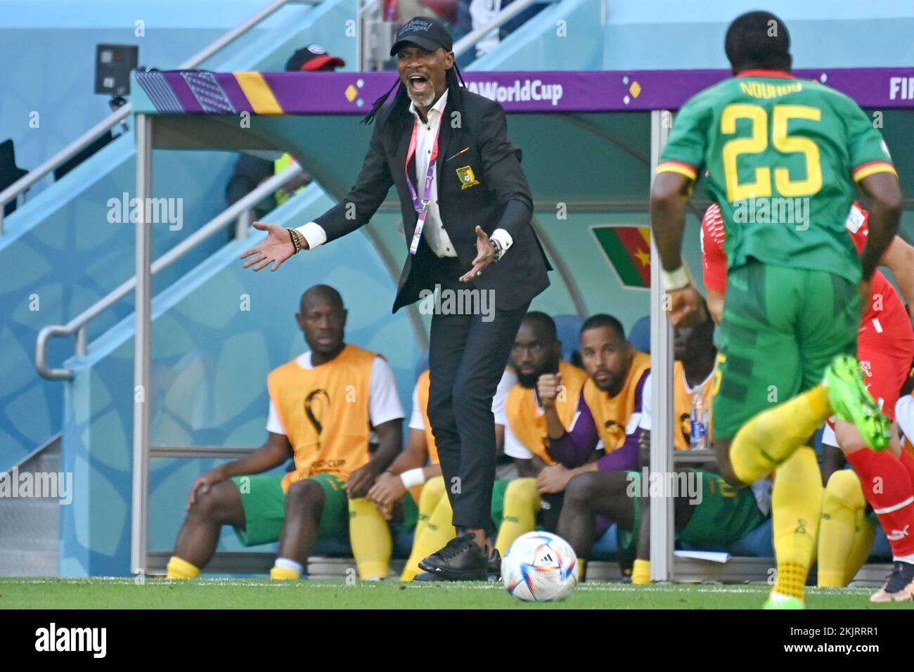 Qatar. 24th Nov, 2022. coach SONG Rigobert (CMR), gesture, gives ...