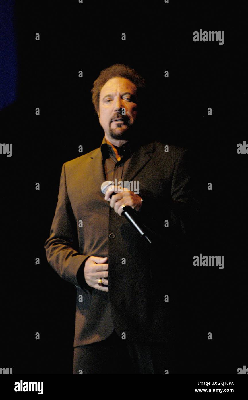 TOM JONES, HOMETOWN CONCERT, 2003: 63-year-old Welsh singing legend TOM ...