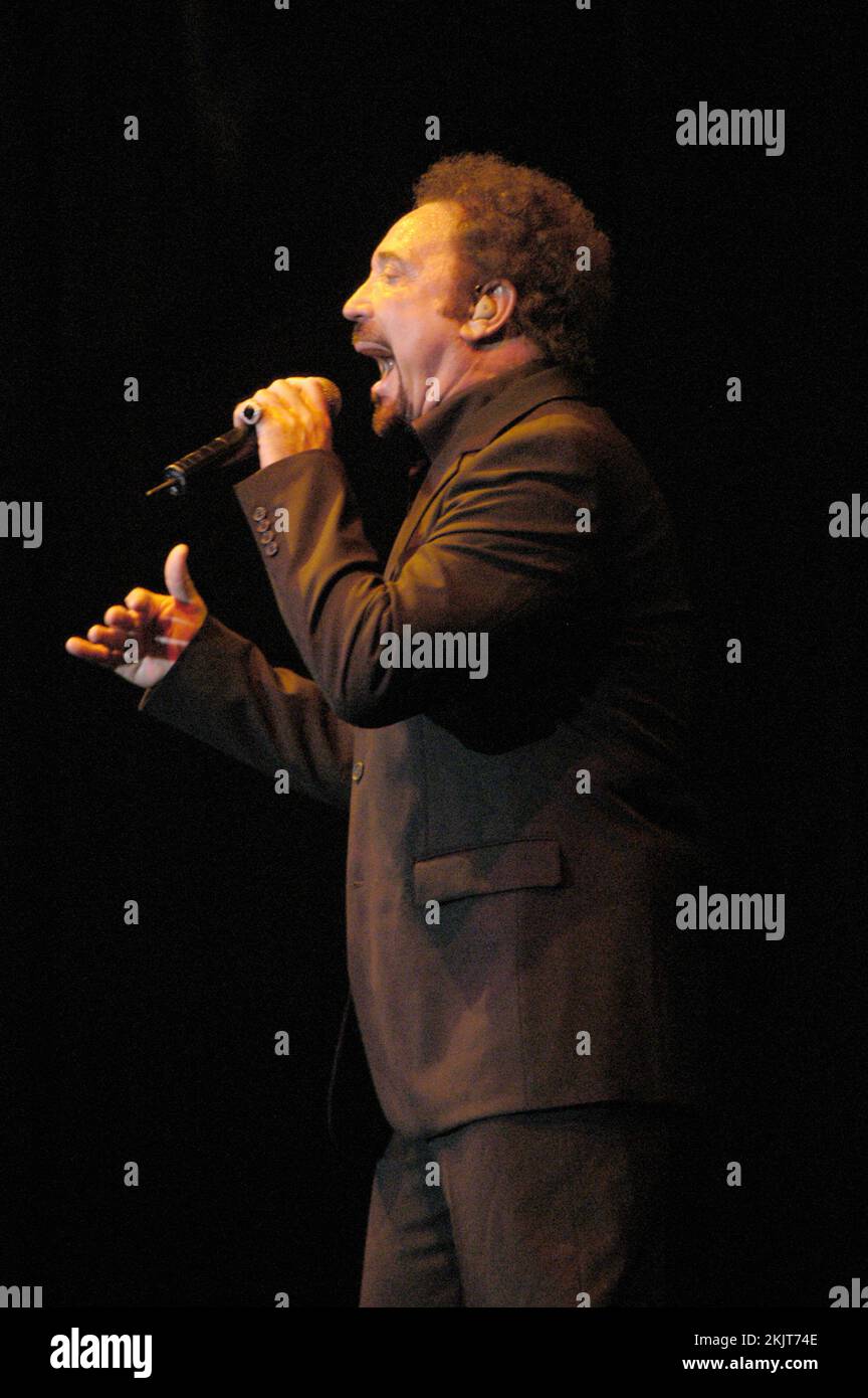 TOM JONES, HOMETOWN CONCERT, 2003: 63-year-old Welsh singing legend TOM ...