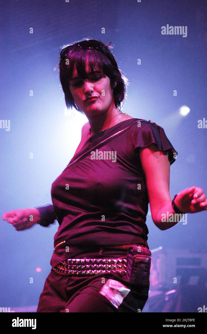 gKOSHEEN, RADIO ONE LIVE, 2003: Sian Evans from KOSHEEN at Radio One ...
