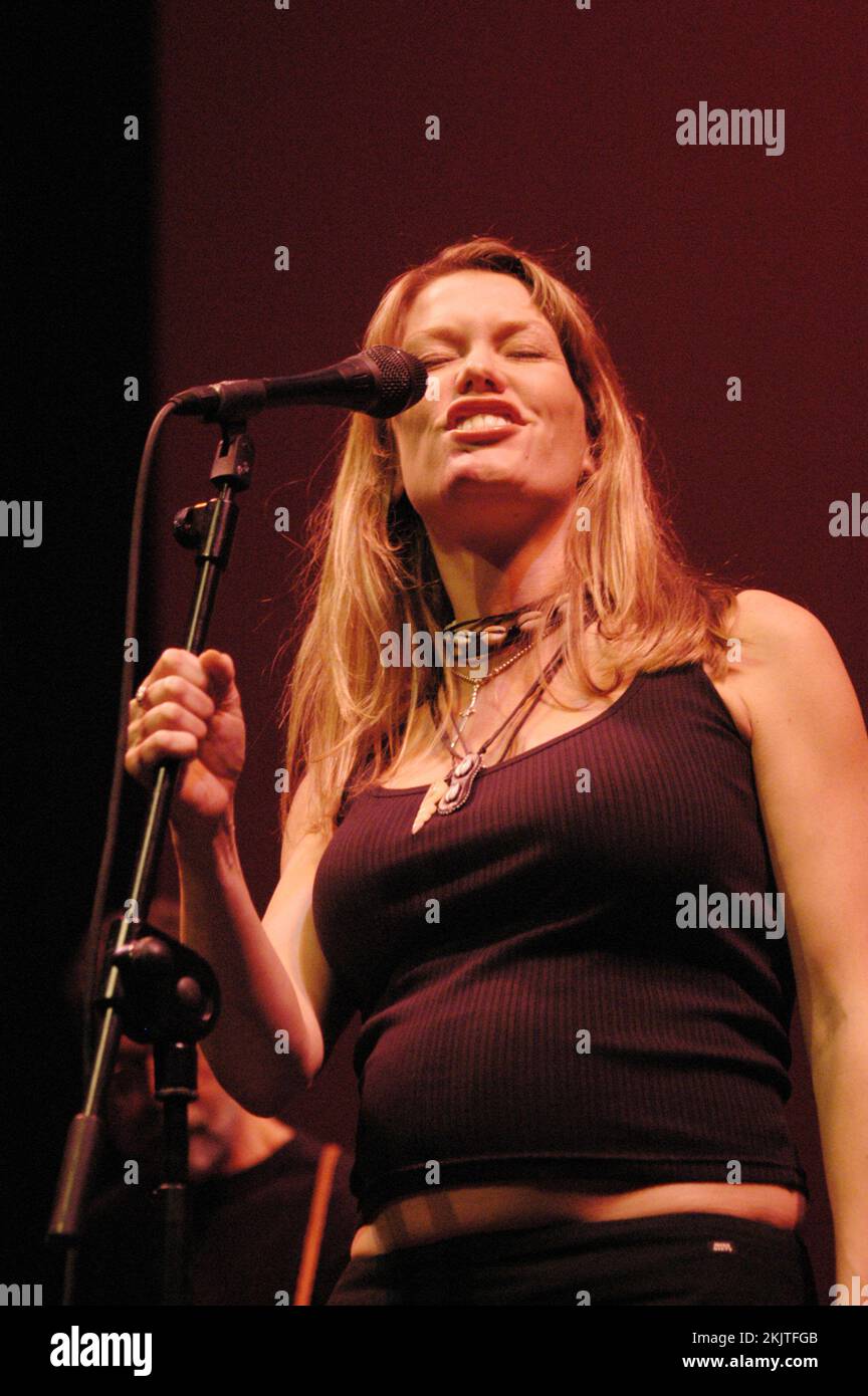 CERYS MATTHEWS, PREGNANT, CONCERT, 2003: CERYS MATTHEWS at St David's ...