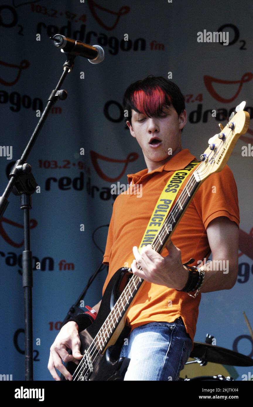 Craig Sutton bassist and singer with NOISE NEXT DOOR at Red Dragon ...