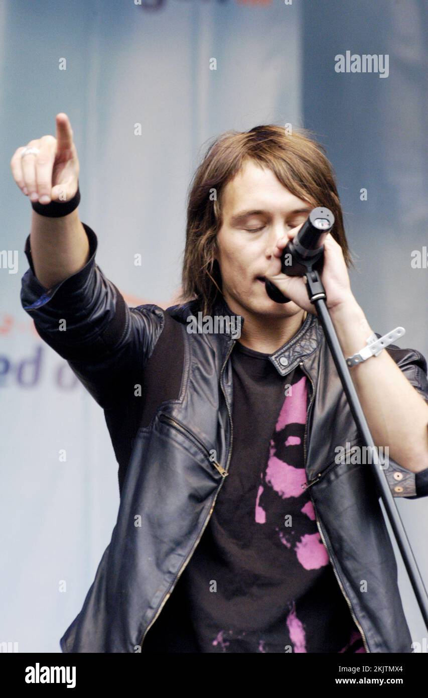 Mark owen of take that on stage hi-res stock photography and images - Alamy