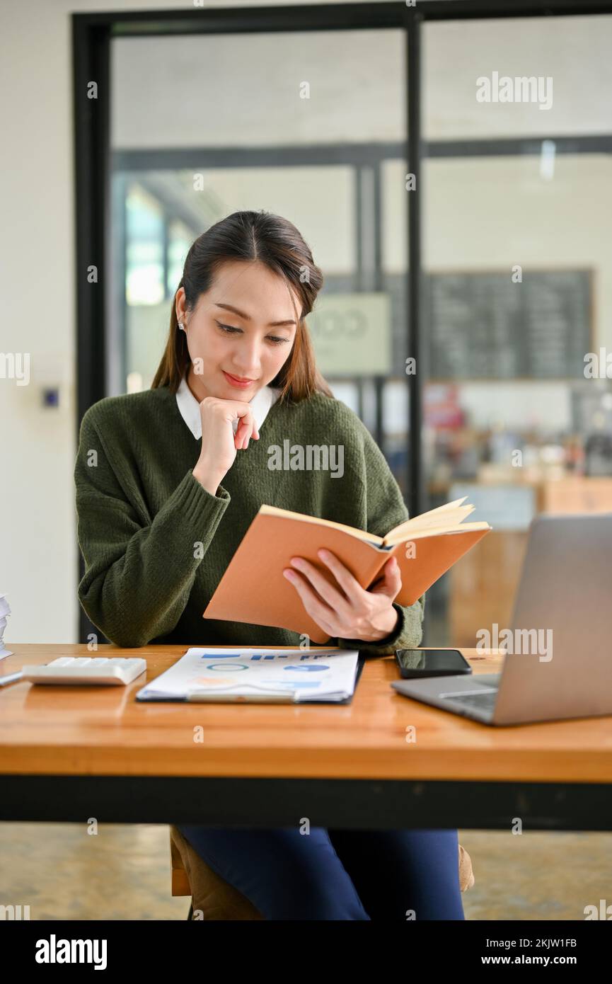 Portrait, Beautiful young Asian businesswoman or female financial ...