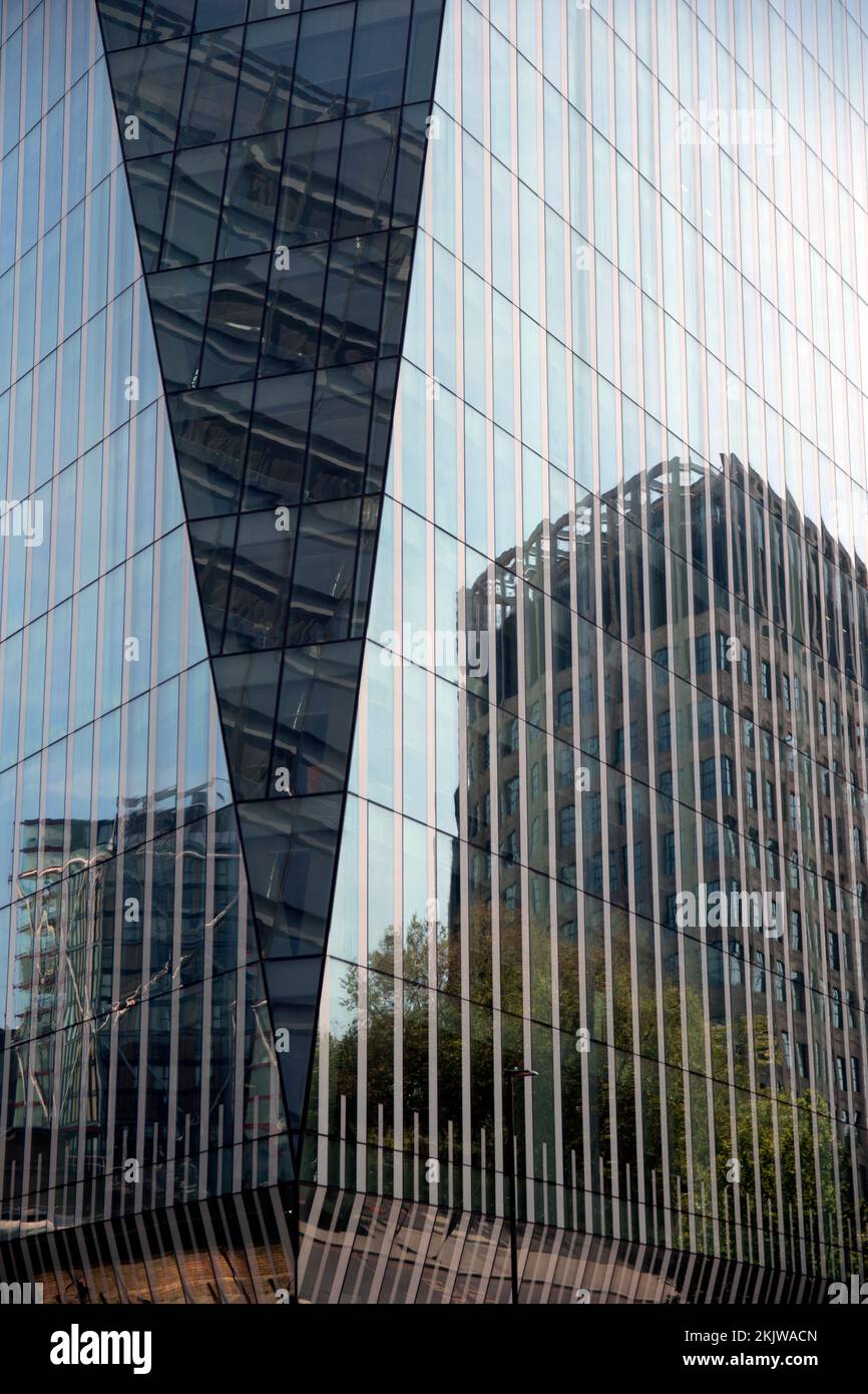Tall glass building hi-res stock photography and images - Alamy