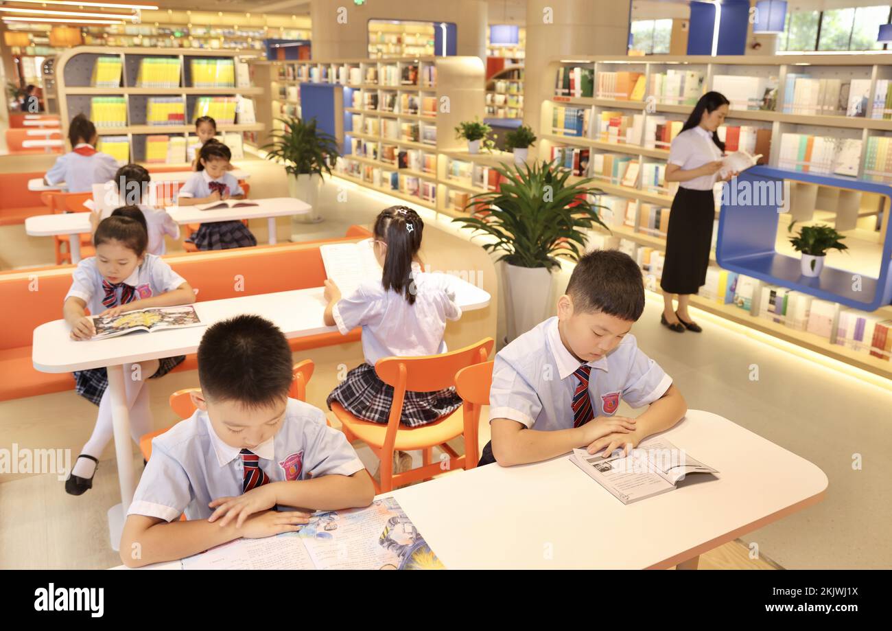The library in Fengxi School is 1,800 square meters including 13 ...