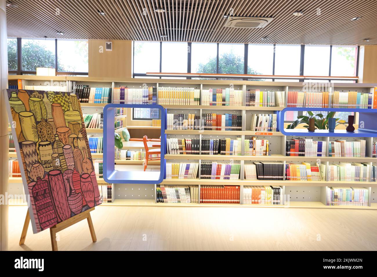 The library in Fengxi School is 1,800 square meters including 13 ...