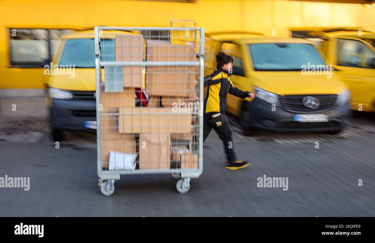 Bitterfeld Wolfen, Germany. 25th Nov, 2022. A Deutsche Post DHL ...