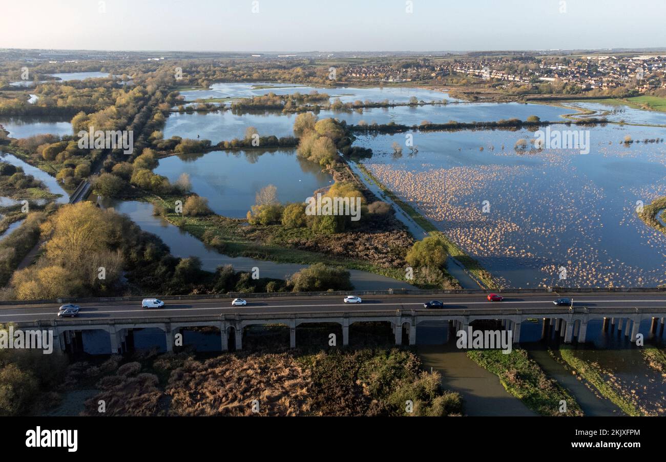 Cars pass over the River Nene in Irthlingborough, Northamptonshire ...