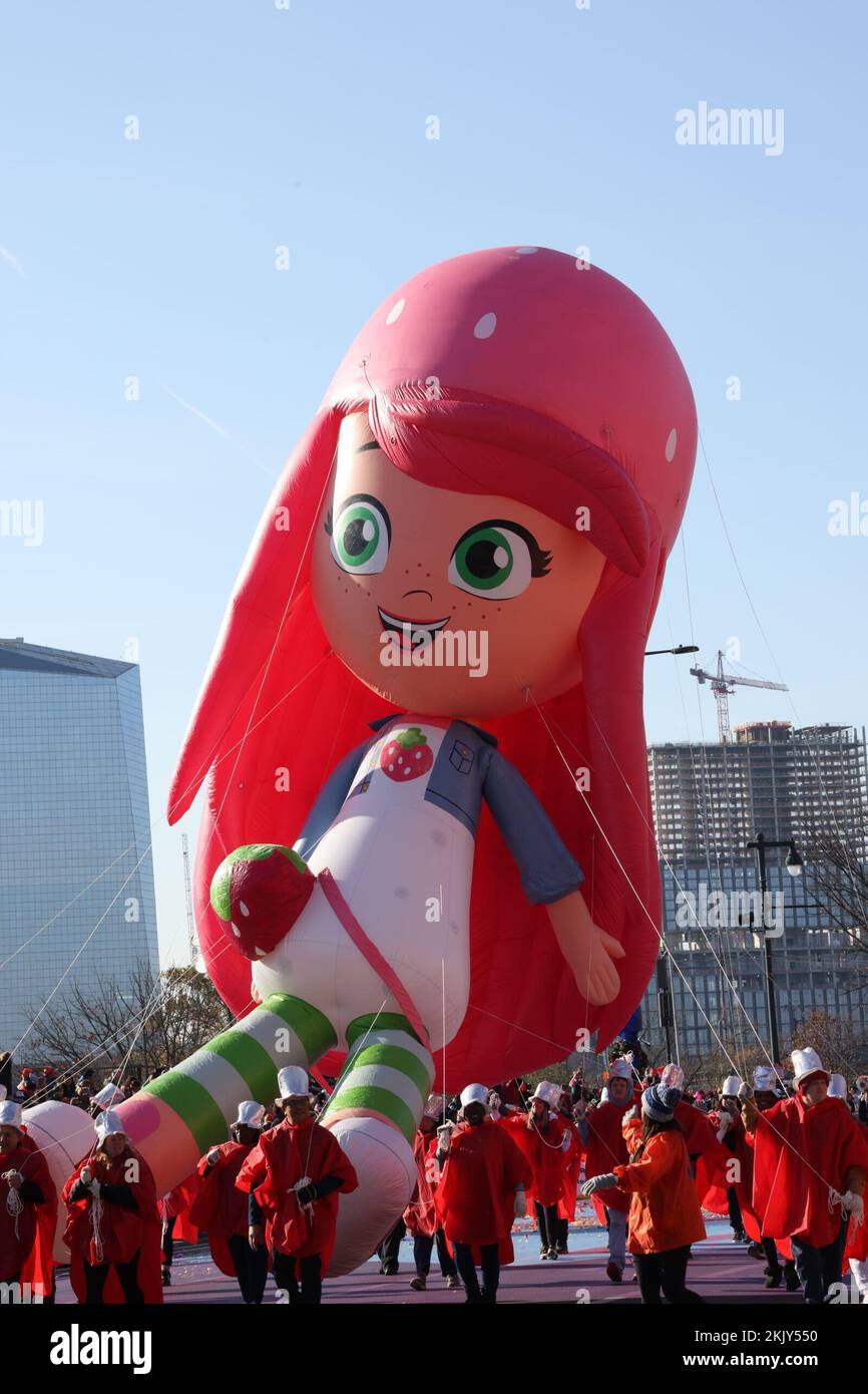 2022 Dunkin Donuts Thanksgiving Day Parade in Philadelphia. -PICTURED ...