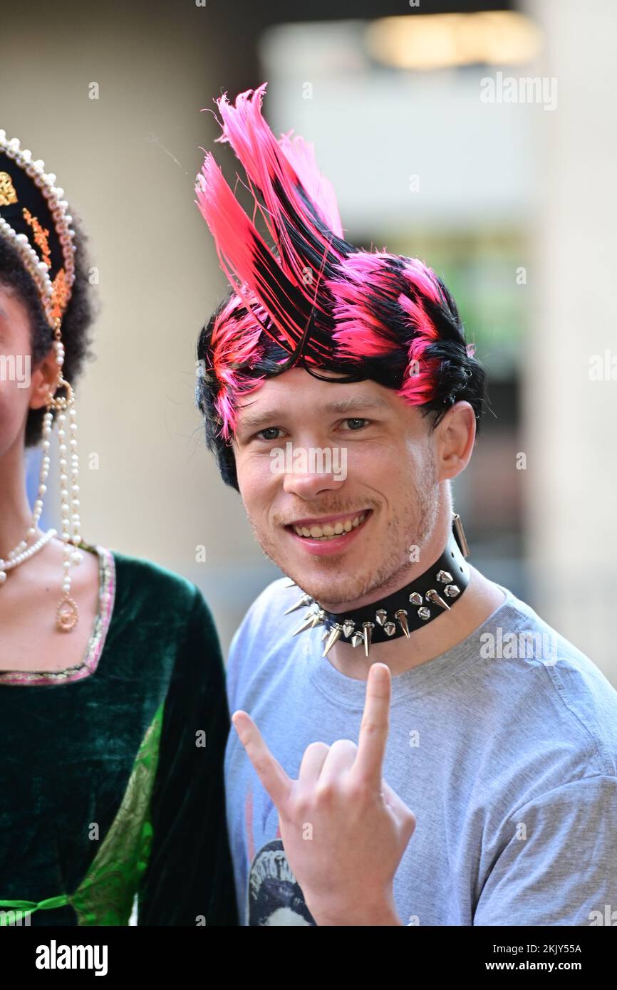 London, UK. 25th November 2022. Museum of London’s five costumed actors ...