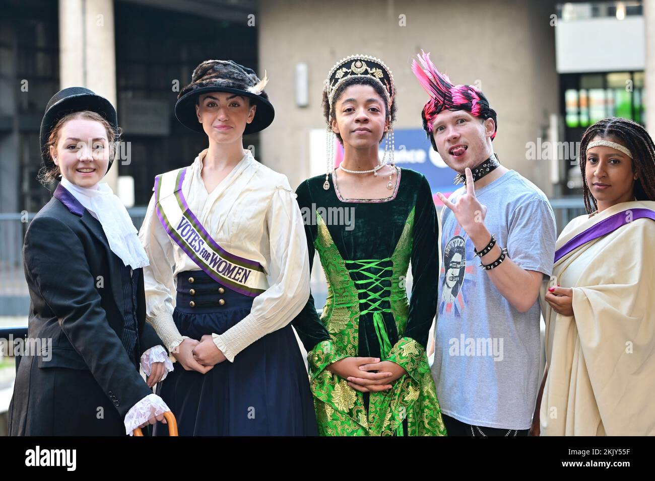 London, UK. 25th November 2022. Museum of London’s five costumed actors ...