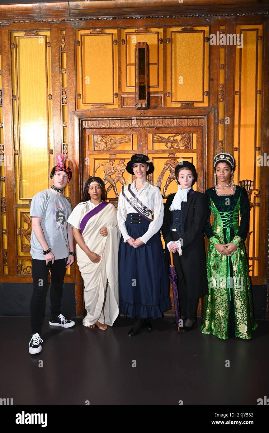 London, UK. 25th November 2022. Museum of London’s five costumed actors ...
