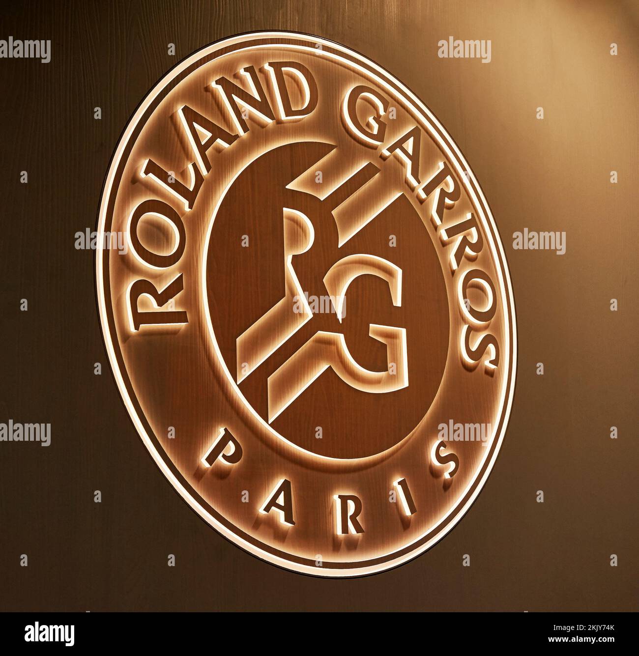 Official tournament emblem in the interior of Roland Garros tennis ...