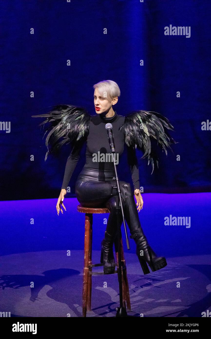 Lisa Eckhart bei ihrem Soloprogramm 'Lisa Eckhart - Die Vorteile des ...