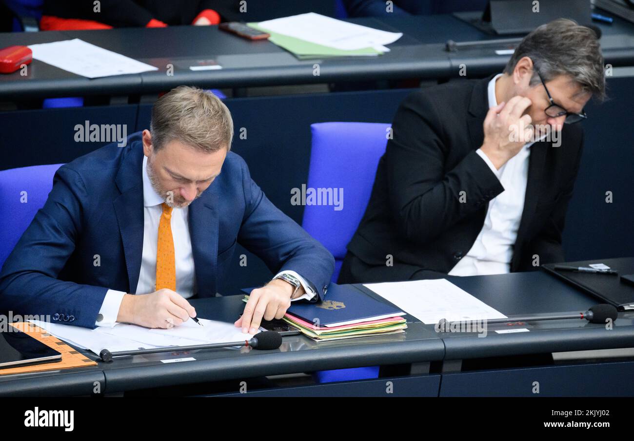 Berlin, Germany. 25th Nov, 2022. Christian Lindner (l, FDP), Federal ...