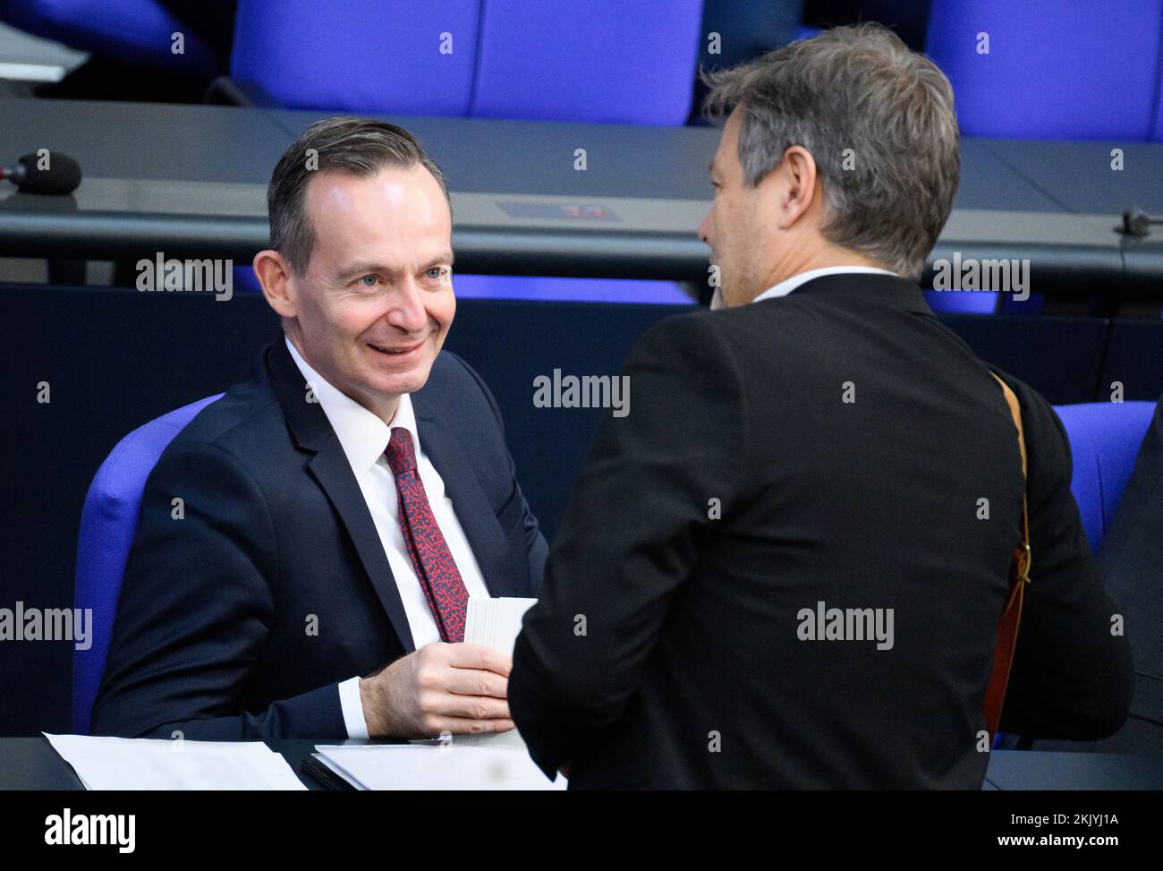 Berlin, Germany. 25th Nov, 2022. Volker Wissing (l, FDP), Federal ...