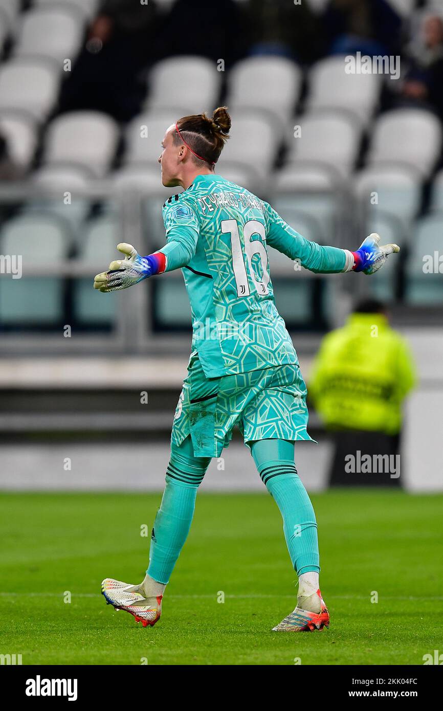 Arsenal goalkeeper pauline peyraud magnin hi-res stock photography and ...