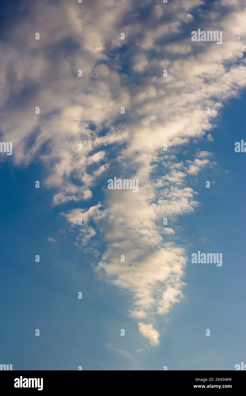 Cloud in shape of triangle hi-res stock photography and images - Alamy