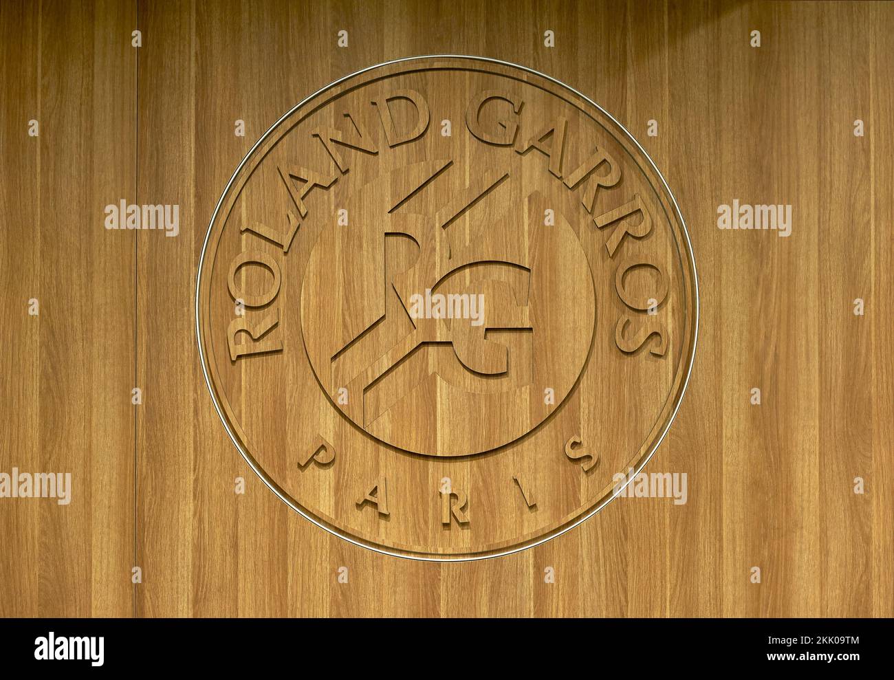 Official tournament emblem in the interior of Roland Garros tennis ...
