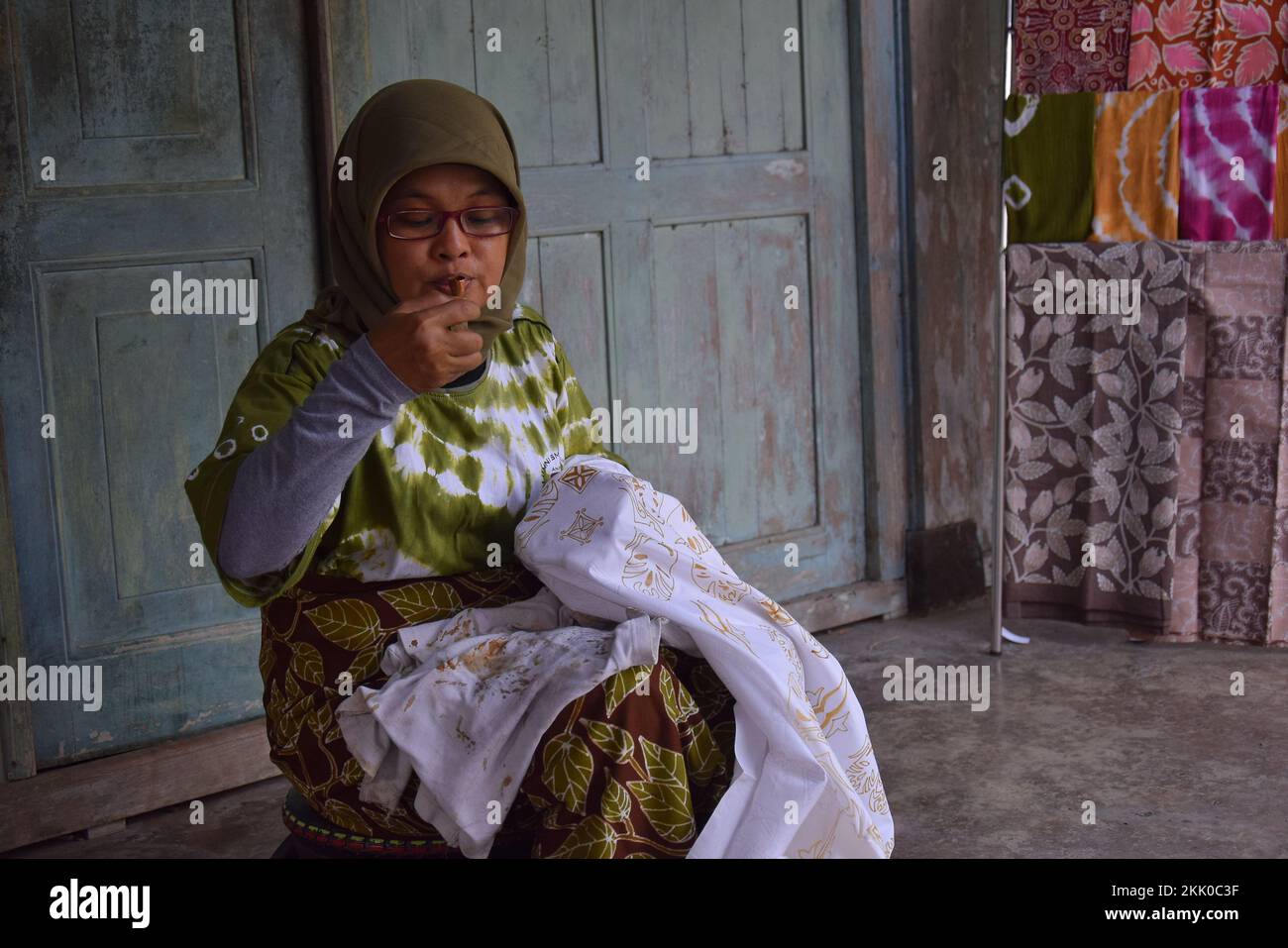 Indonesian hand-written batik done traditionally Stock Photo - Alamy