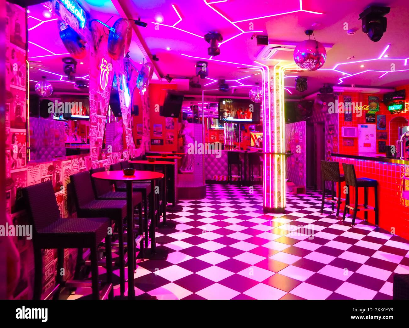 Nightlife in Albufeira at the Algarve coast of Portugal Stock Photo - Alamy