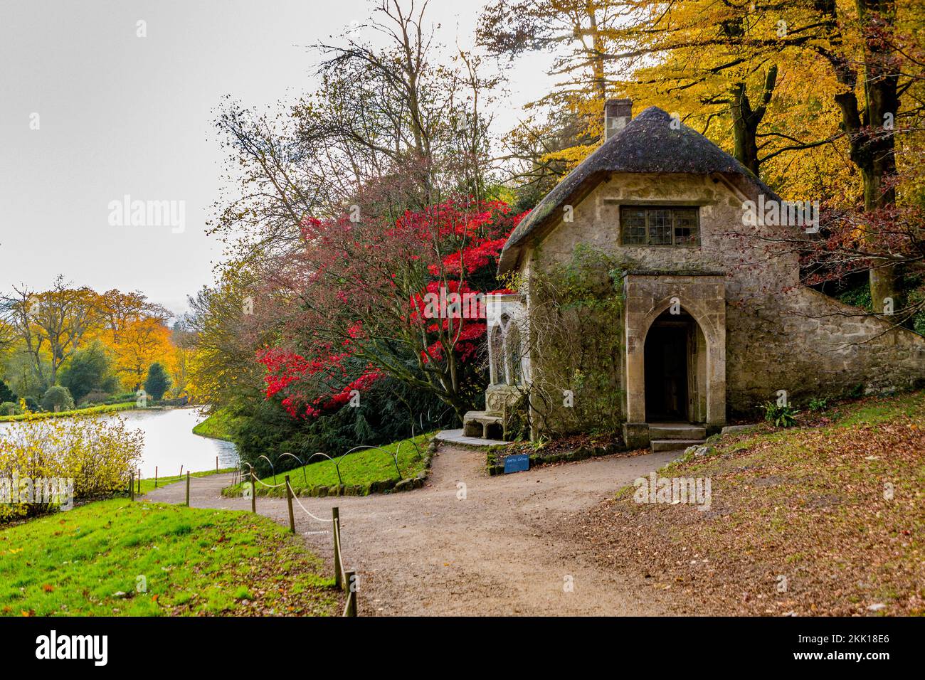 English cottage gardens hi-res stock photography and images - Alamy