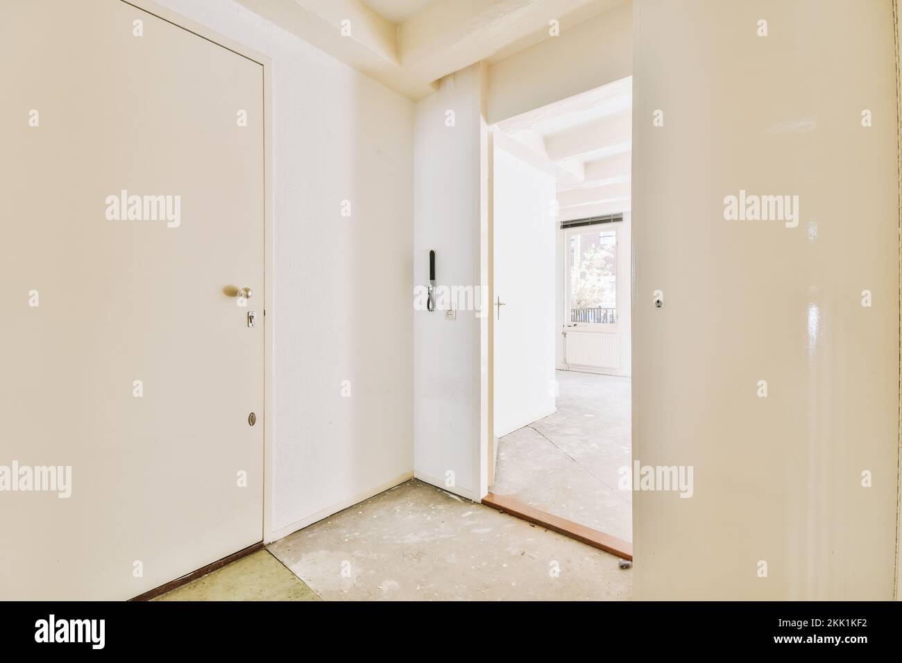 A cozy and spacious empty room in a luxury house Stock Photo - Alamy
