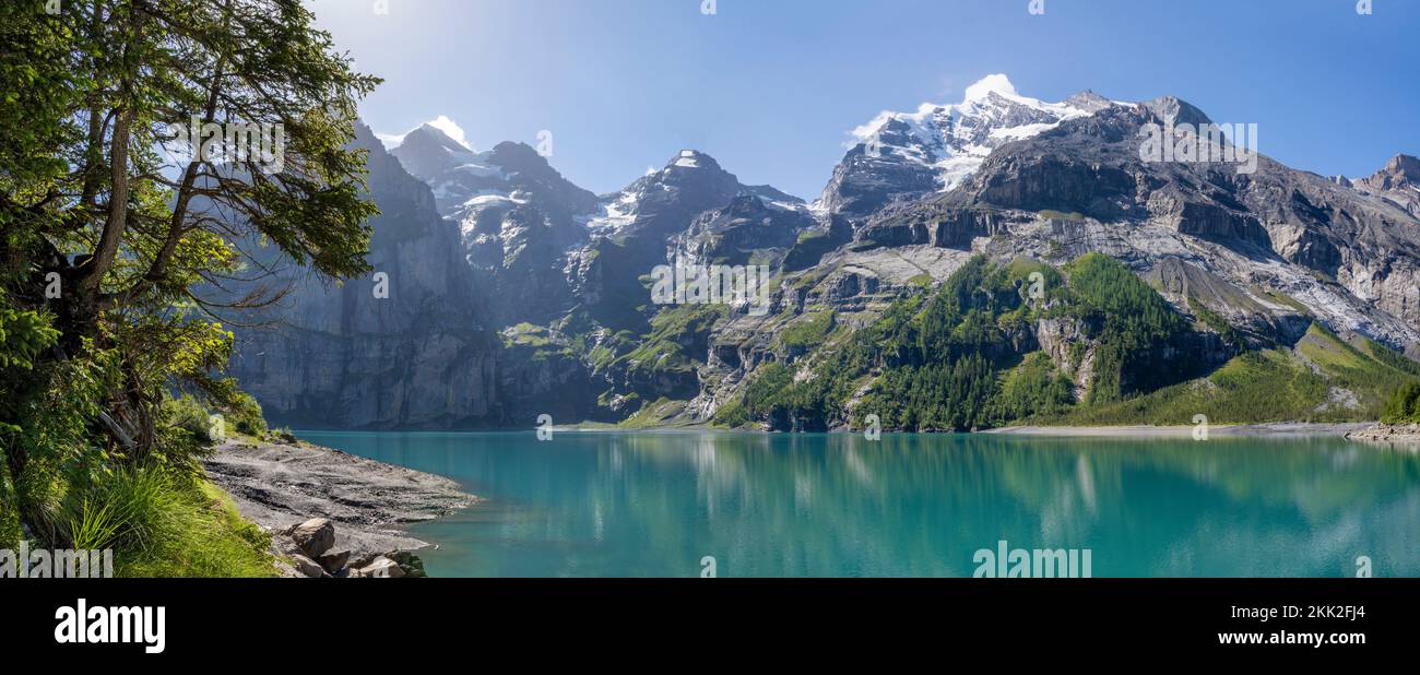 The Oeschinensee lake and the peaks Doldenhorn, Frundenhorn ...