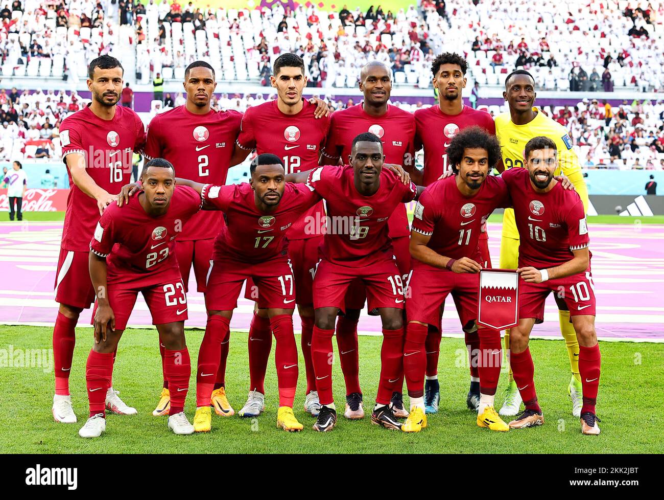 Doha, Qatar. 25th Nov, 2022. Players of Qatar pose for group photos ...