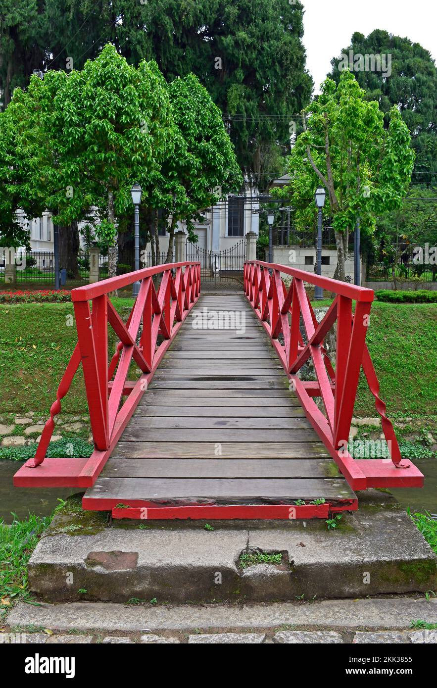 Wooden red bridge hi-res stock photography and images - Alamy