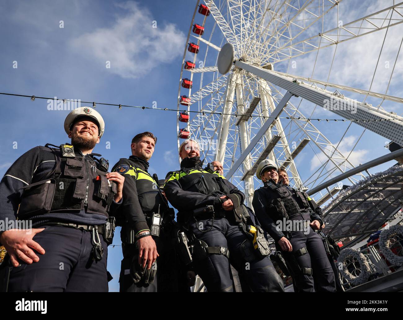 Duesseldorf, Germany. 25th Nov, 2022. Dutch and German police officers ...