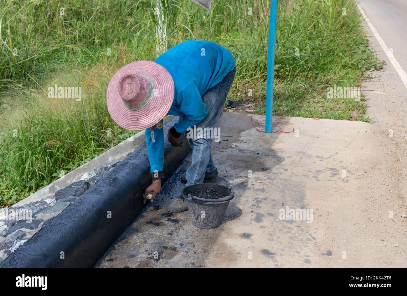 Workers plastering the edge of the footpath with Exposed Aggregate ...