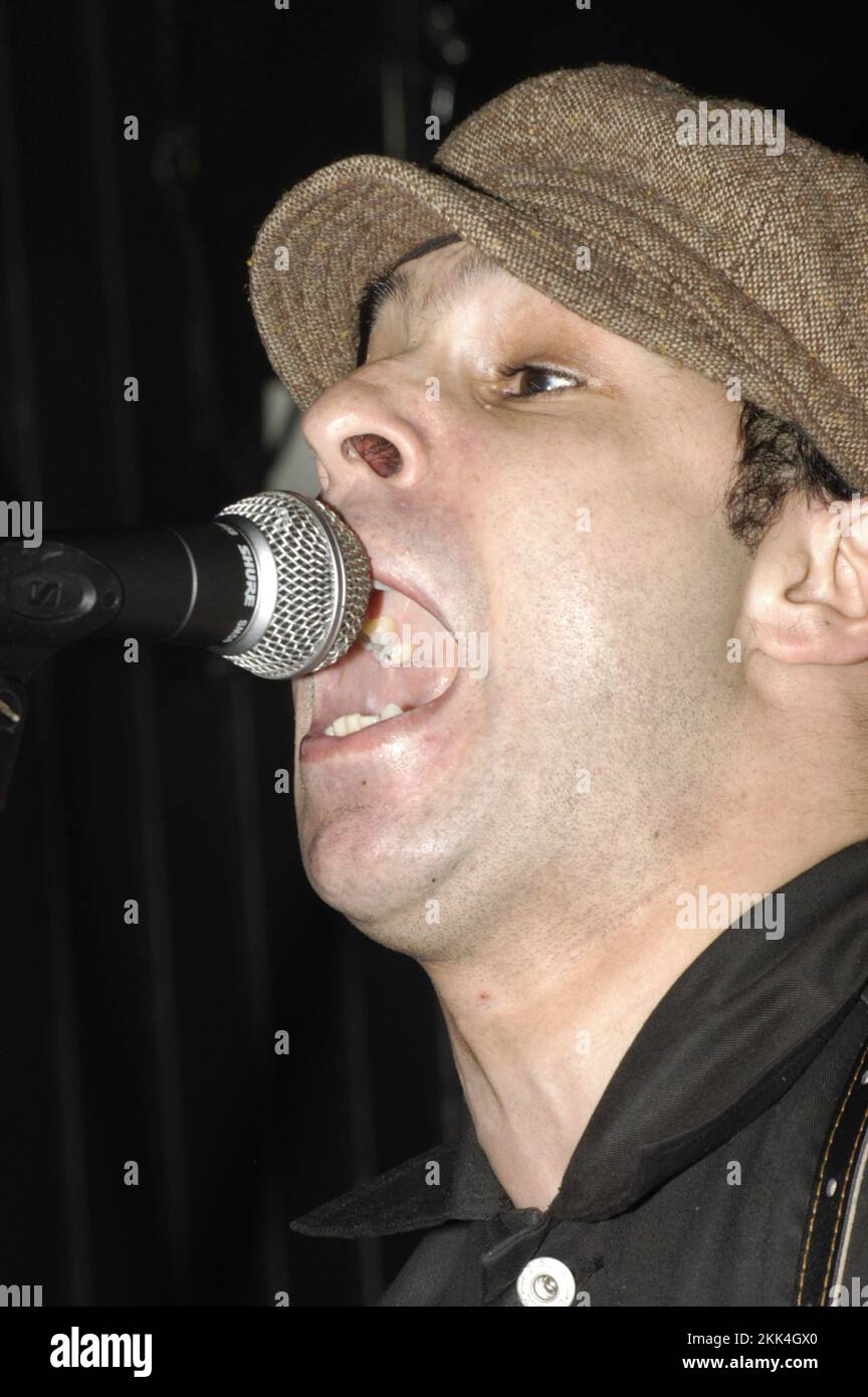 US PUNK BAND RADIO 4, CONCERT, 2003: Anthony Roman lead singer and ...