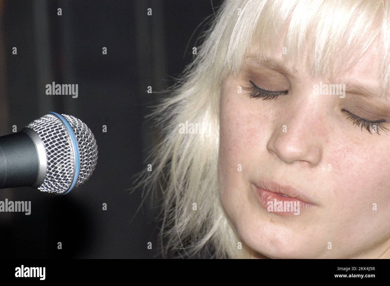 SHARIN FOO, YOUNG, THE RAVEONETTES, 2003: Sharin Foo from the Danish ...