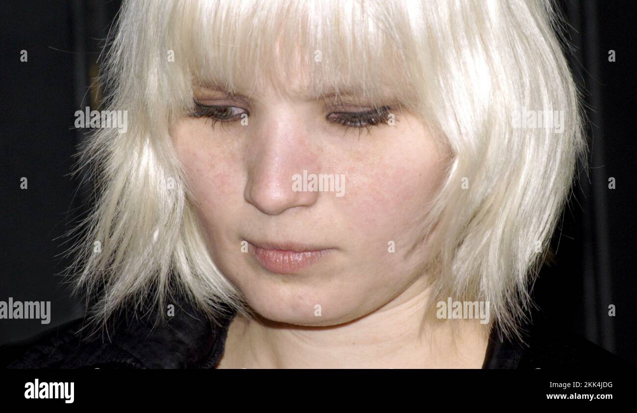 SHARIN FOO, YOUNG, THE RAVEONETTES, 2003: Sharin Foo from the Danish ...