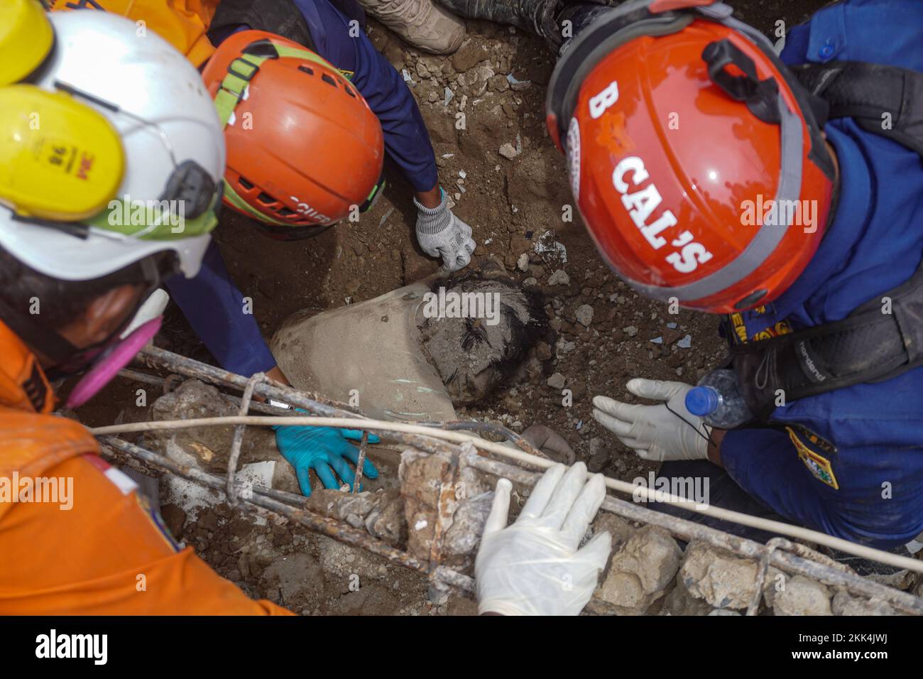 Cianjur, West Java, Indonesia. 25th Nov, 2022. Rescuers perform an ...